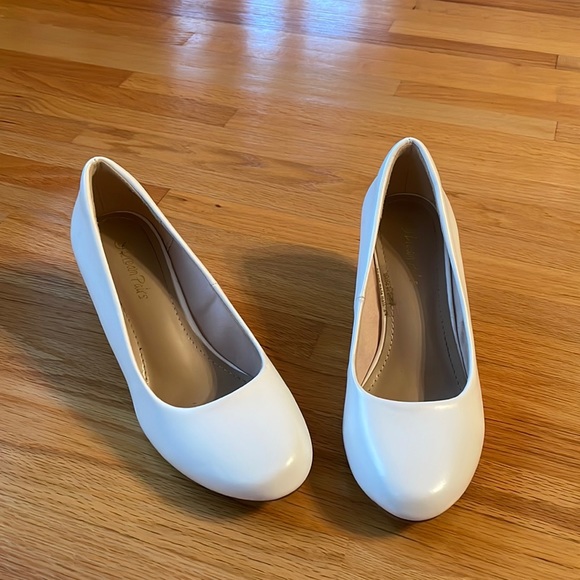 Dream Pairs | Shoes | Dream Pairs White Low Heel Pump Shoes | Poshmark